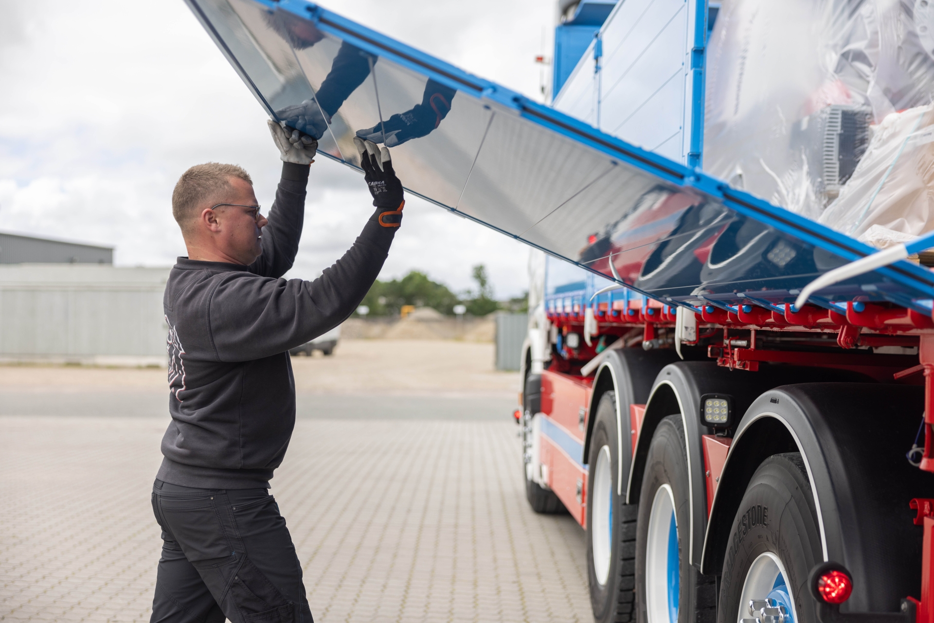 Effektiv transport og logistik med JH Transport | Kontakt os nu