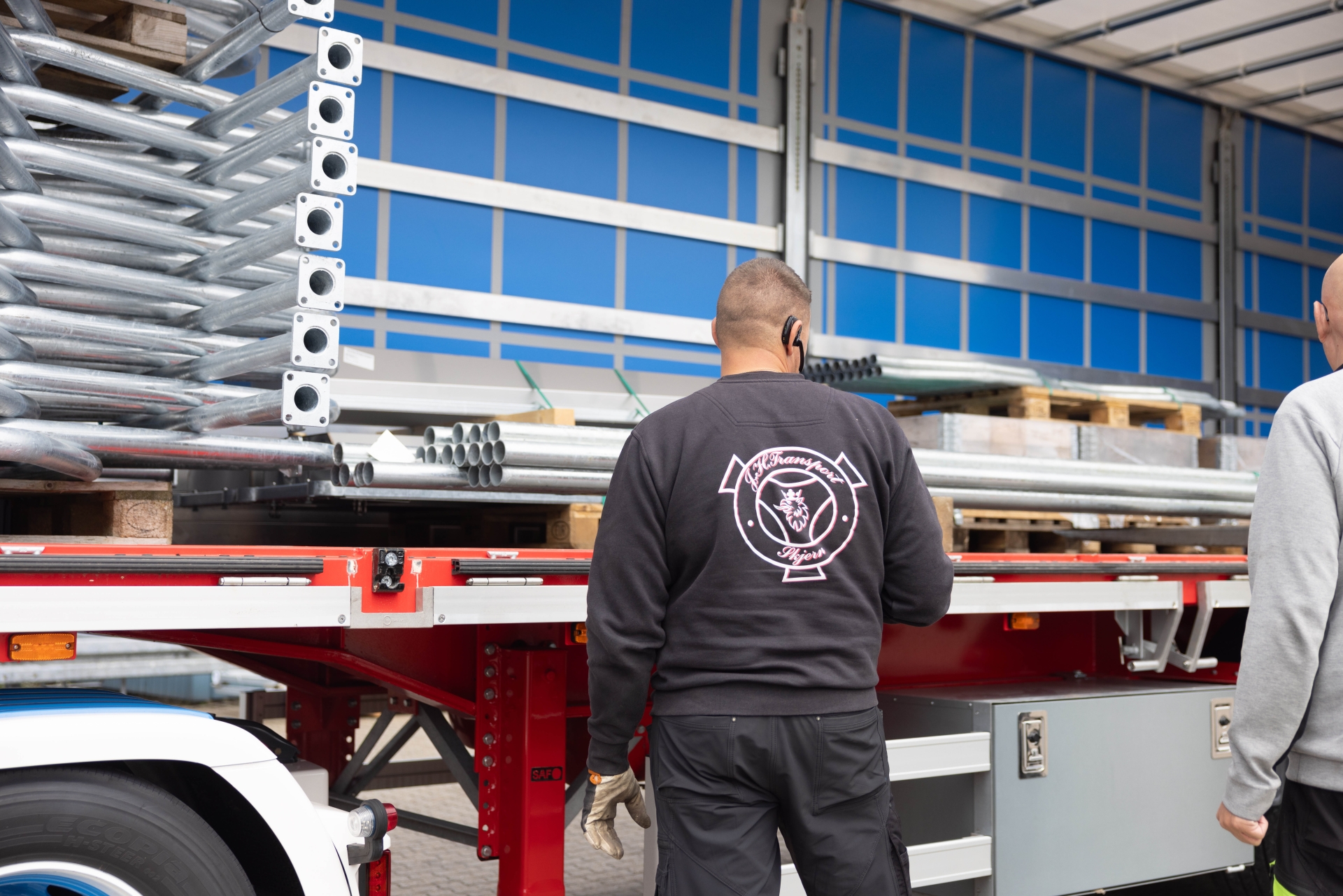 Effektiv transport og logistik med JH Transport | Kontakt os nu